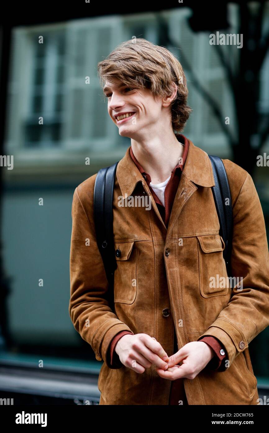 Street style, model after Lemaire Fall-Winter 2018-2019 Menswear show ...