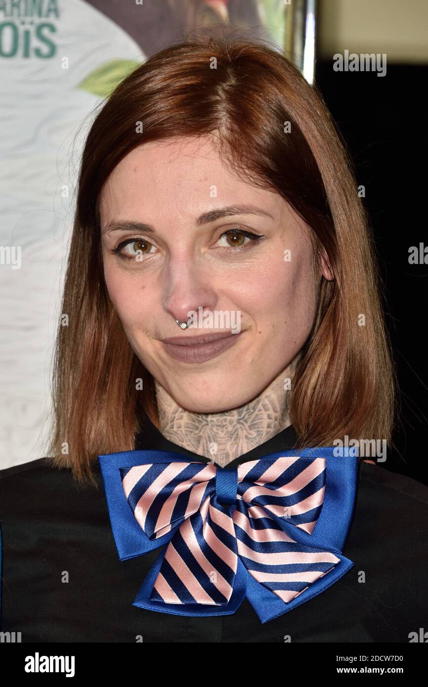 Noemie Alazard assiste a la premiere de Gaspard va au mariage a Paris ...