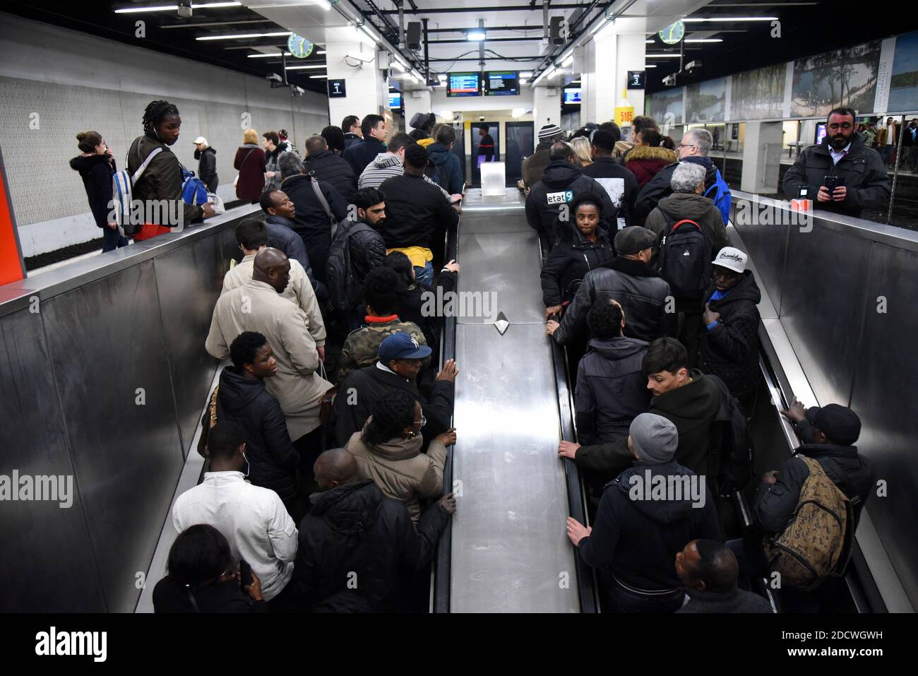 Picture showing the crowd at Gare De Lyon railway station, in Paris ...