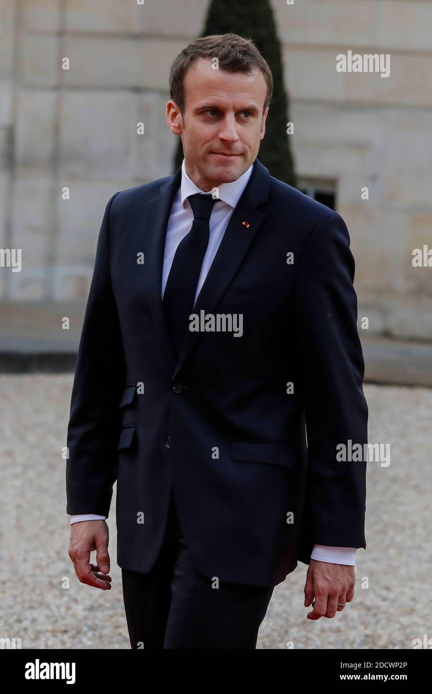 French President Emmanuel Macron receiving Morocco's King Mohammed VI ...
