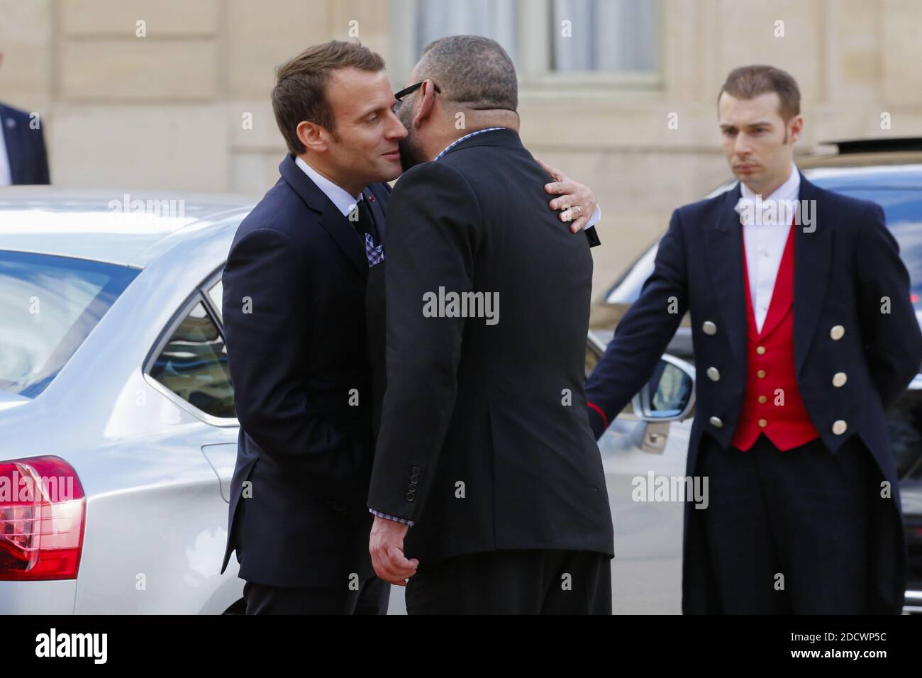 French President Emmanuel Macron receiving Morocco's King Mohammed VI ...