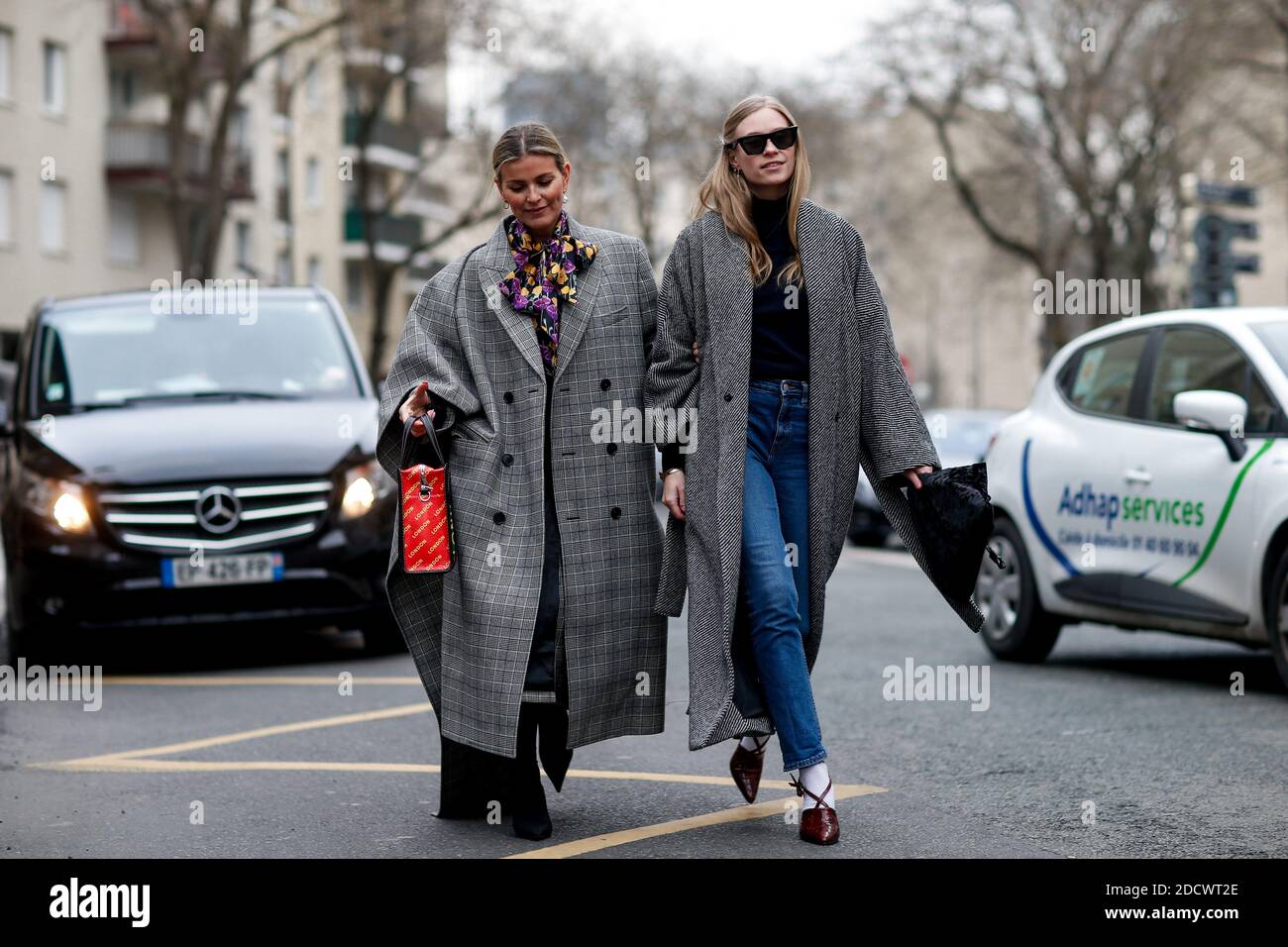 Street style, Janka Polliani and Tine Andrea arriving at Carven Fall ...