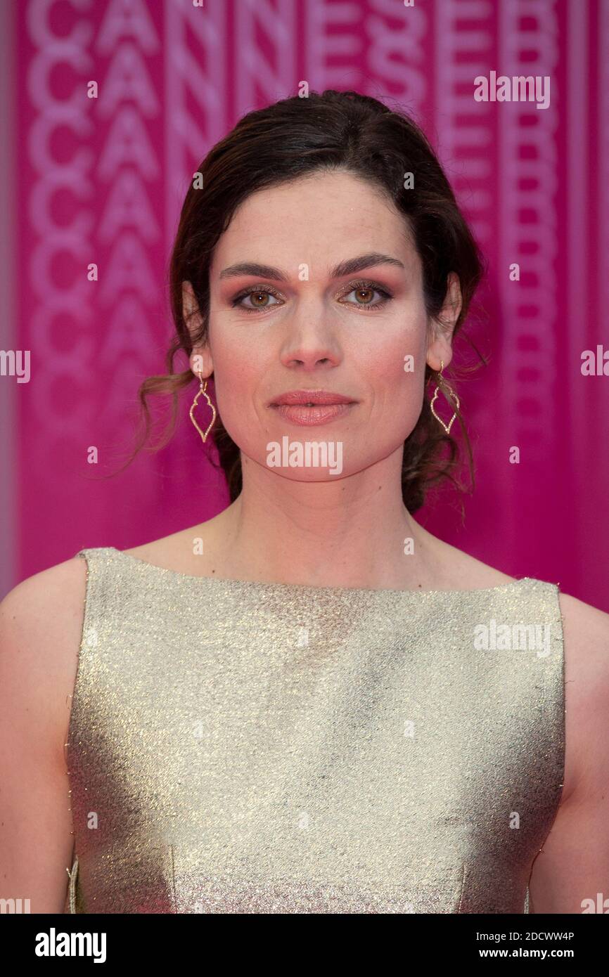 Anna Drijver from the serie 'Undercover' poses along the pink carpet ...