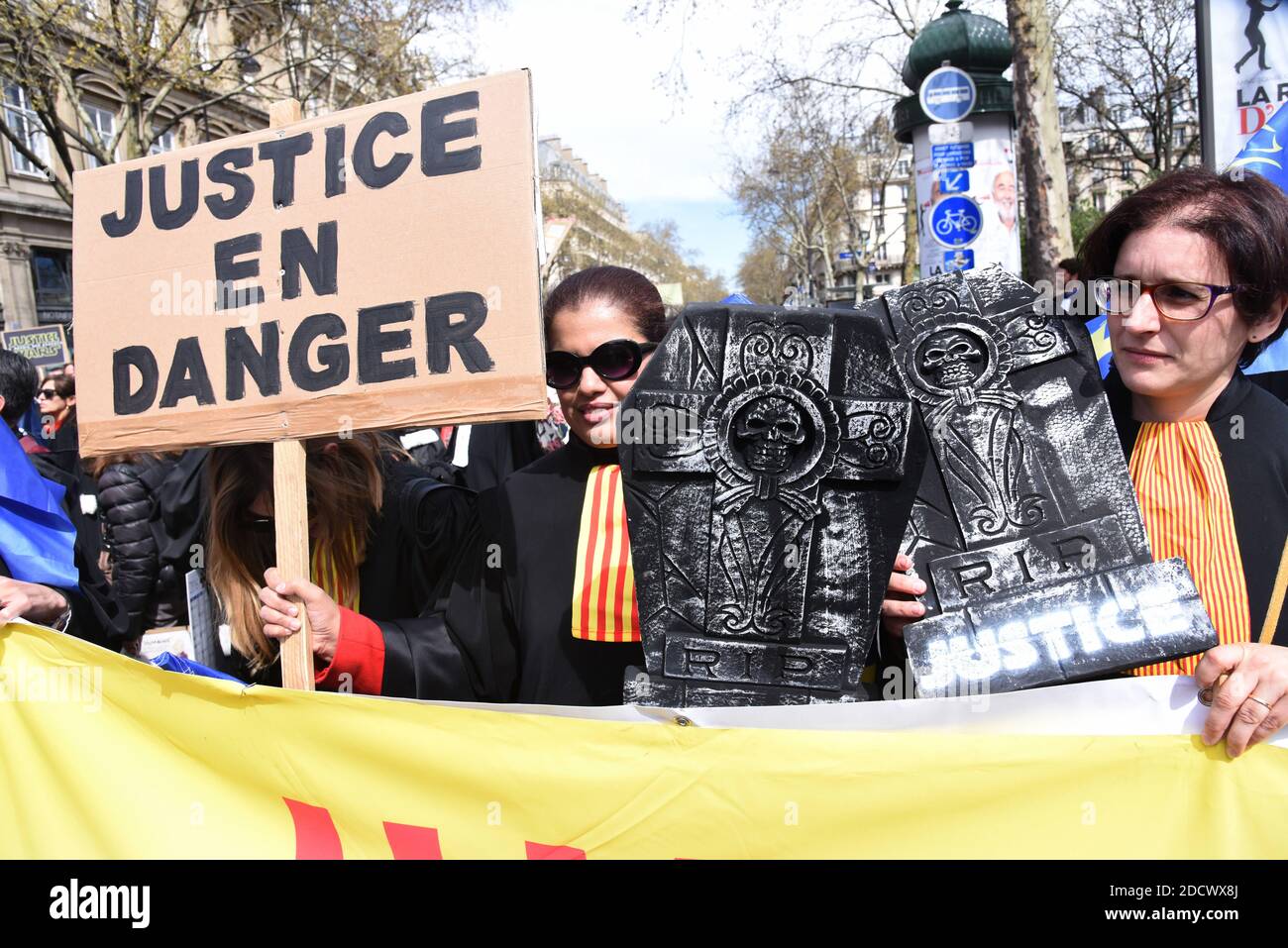 French lawyers, judges, magistrates and court clerks demonstrate and ...