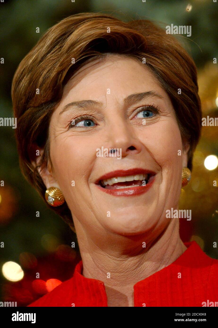 First Lady Laura Bush gives a press preview of the 2002 White House ...