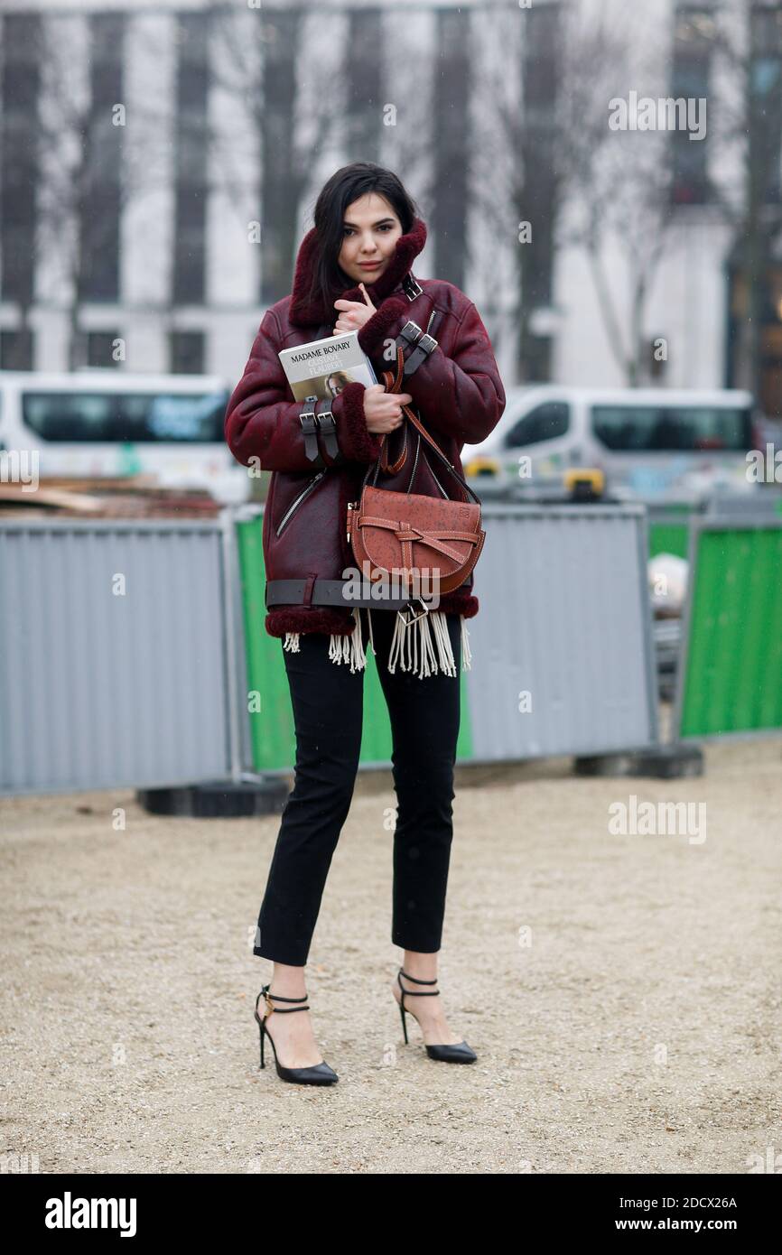 Street style, Doina Ciobanu arriving at Loewe Fall-Winter 2018-2019 ...