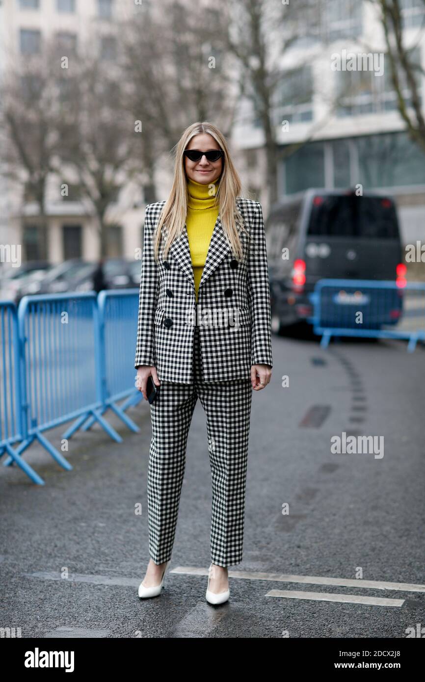 Street style, Holly Russel arriving at Loewe Fall-Winter 2018-2019 show ...