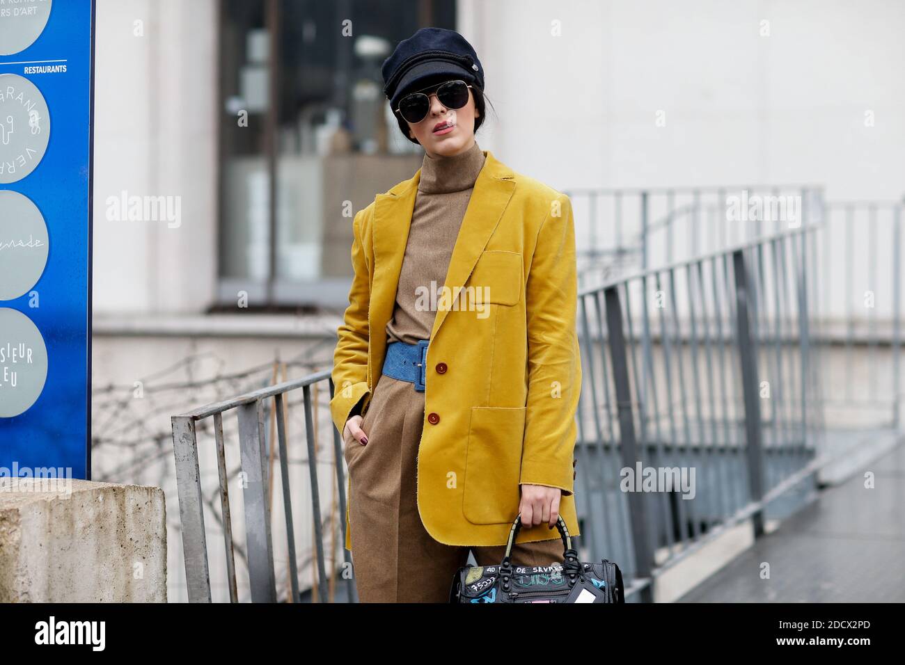 Street style, Laura Comolli arriving at Issey Miyake Fall-Winter 2018 ...
