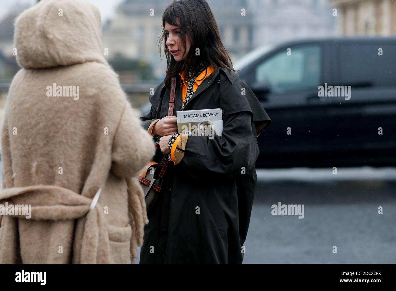Street style, Natasha Goldenberg arriving at Loewe Fall-Winter 2018 ...