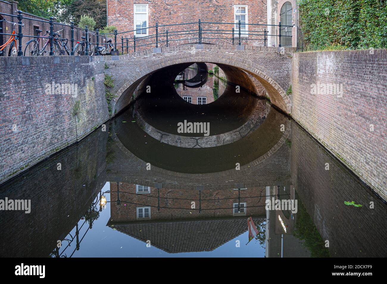 Nice bridges in the Binnendieze in Den Bosch Stock Photo - Alamy