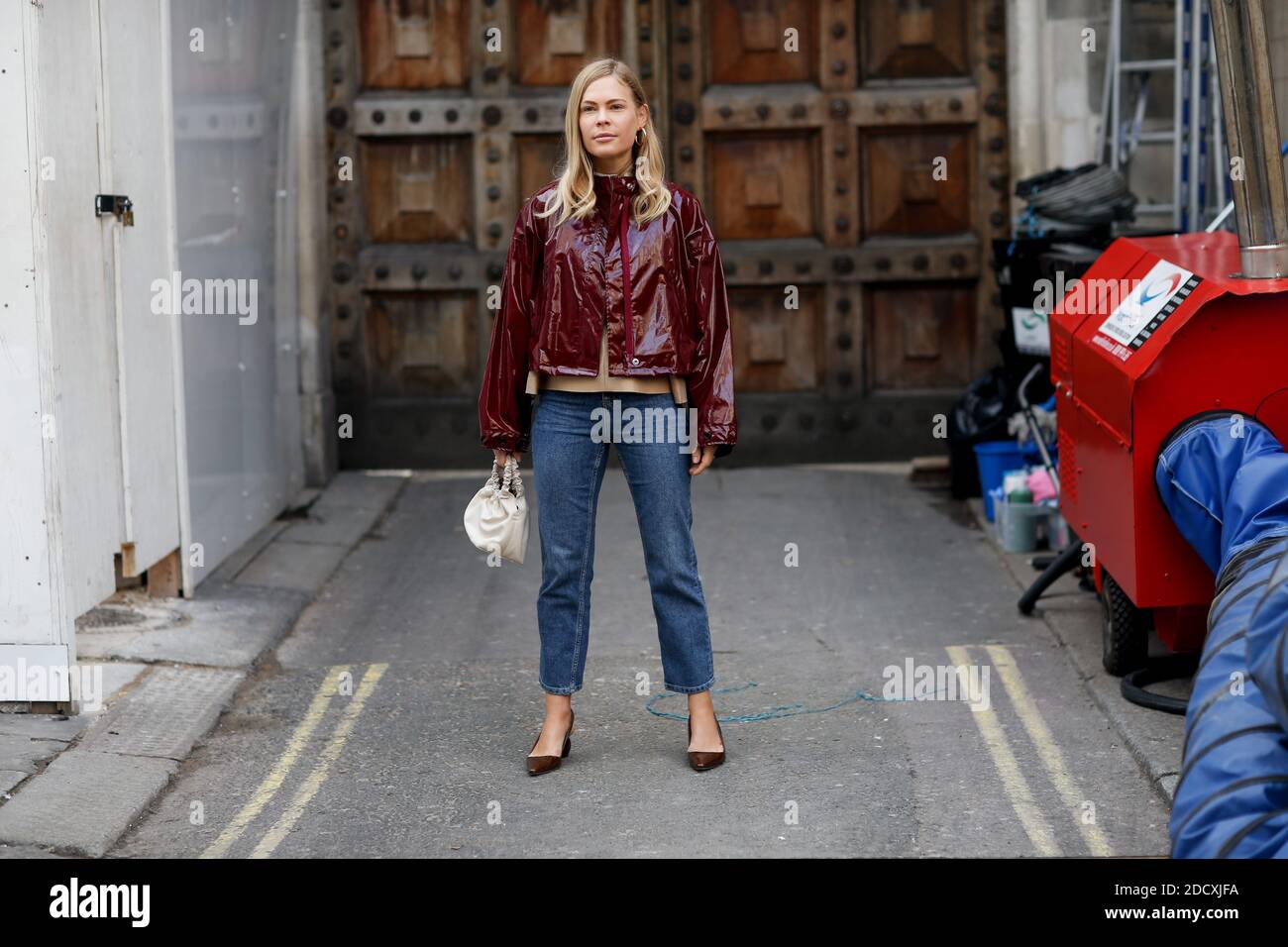 Street style, Jessie Bush arriving at Rejina Pyo Fall-Winter 2018-2019 ...