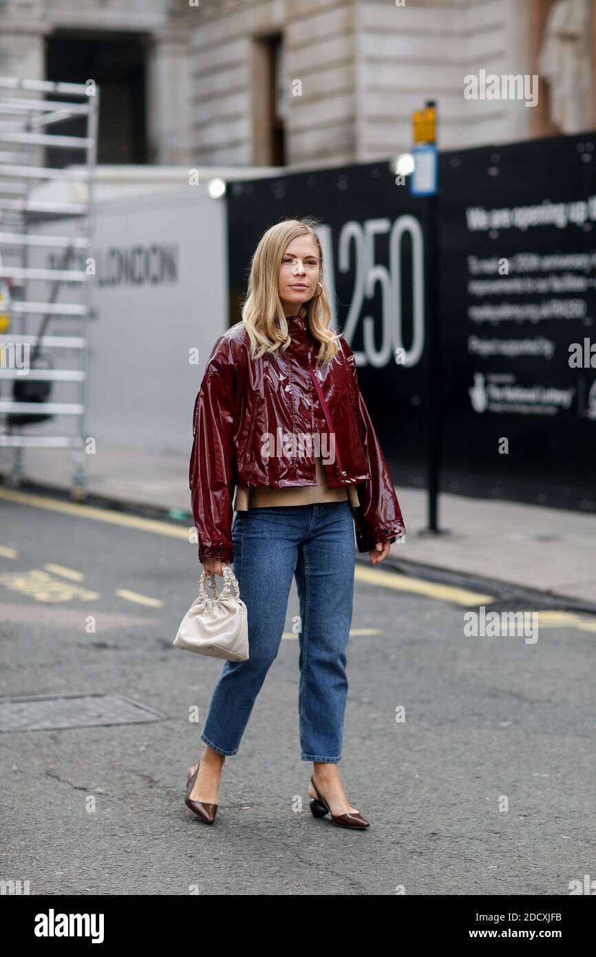 Street style, Jessie Bush arriving at Rejina Pyo Fall-Winter 2018-2019 ...