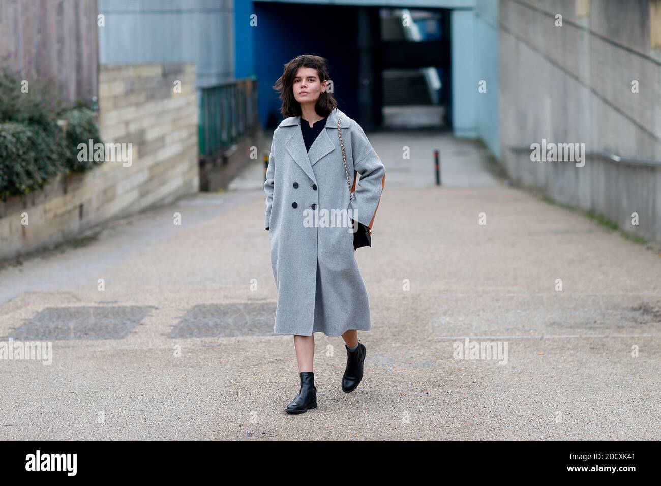 Street style, Sarah Halpin arriving at Margaret Howell Fall-Winter 2018 ...