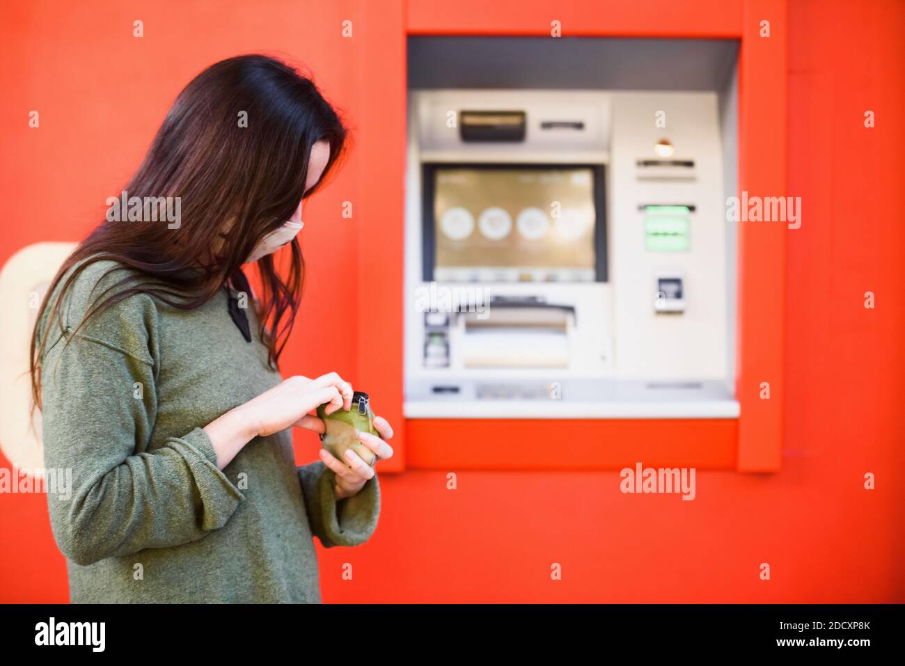 Woman atm machine problem hi-res stock photography and images - Alamy