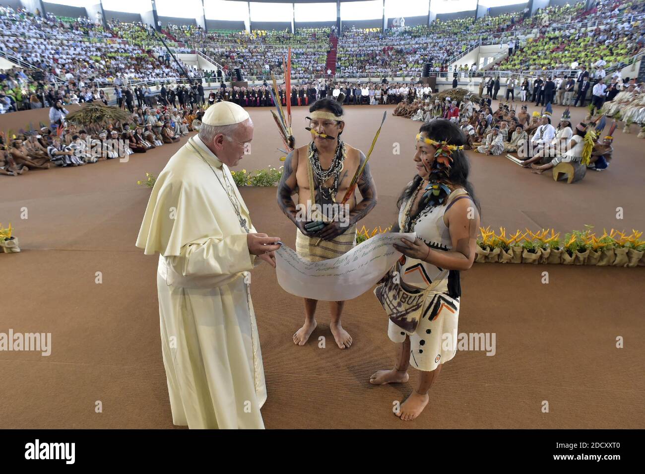 Peru indigenous communities land hi-res stock photography and images ...