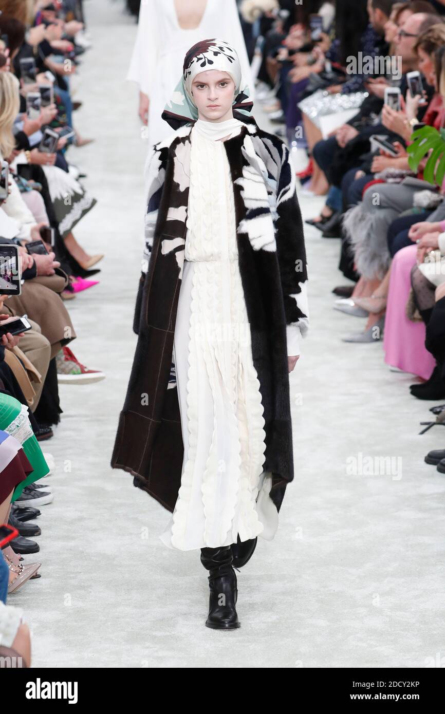 Valentino fall winter 2018 2019 model hi-res stock photography and images - Alamy