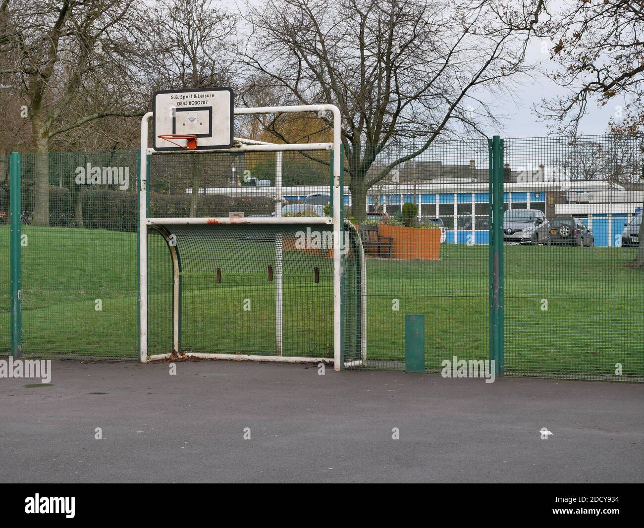 Metal fence hoop hi-res stock photography and images - Alamy