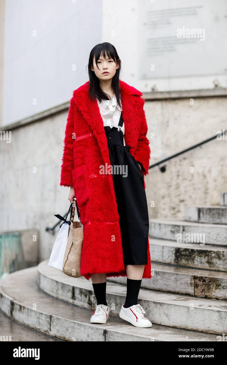 Street style, model Xie Chaoyu after Giambattista Valli Fall-Winter ...
