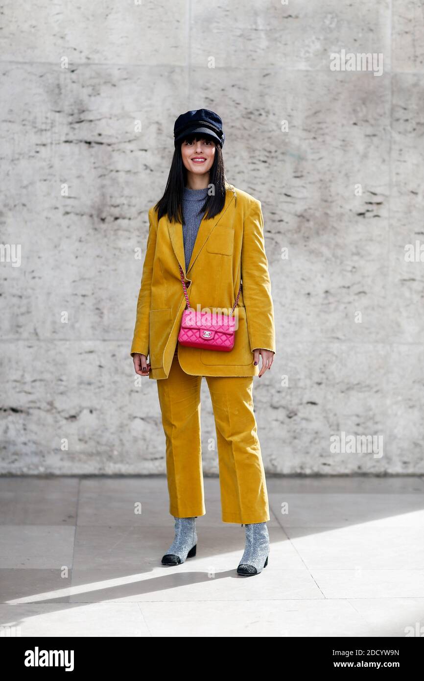 Street style, Laura Comolli arriving at Giambattista Valli Fall-Winter ...