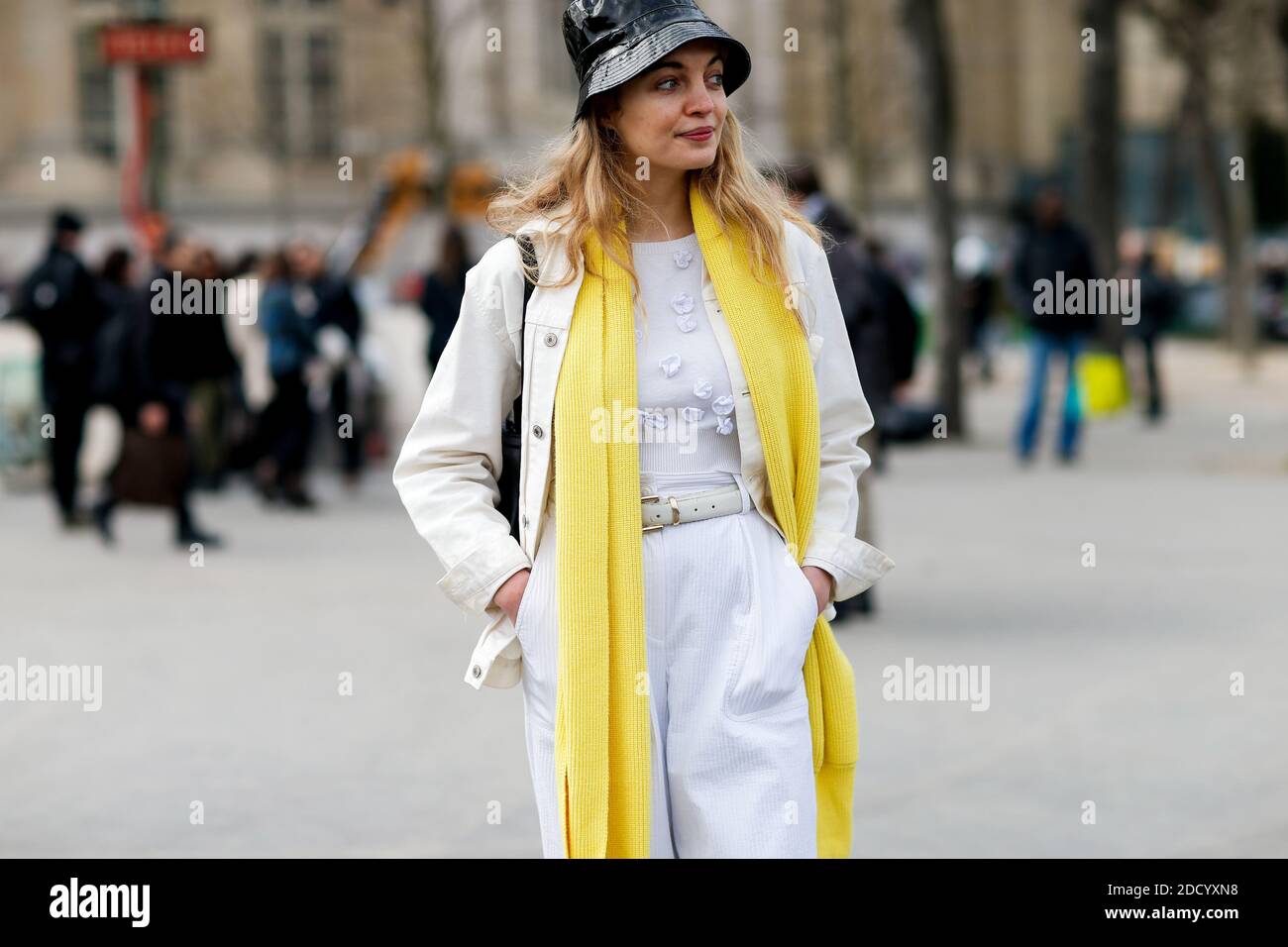 Street style, Alexandra Ricci arriving at Chanel Fall-Winter 2018-2019 ...