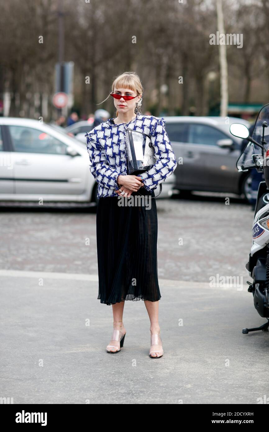 Street style, Courtney Trop arriving at Chanel Fall-Winter 2018-2019 ...