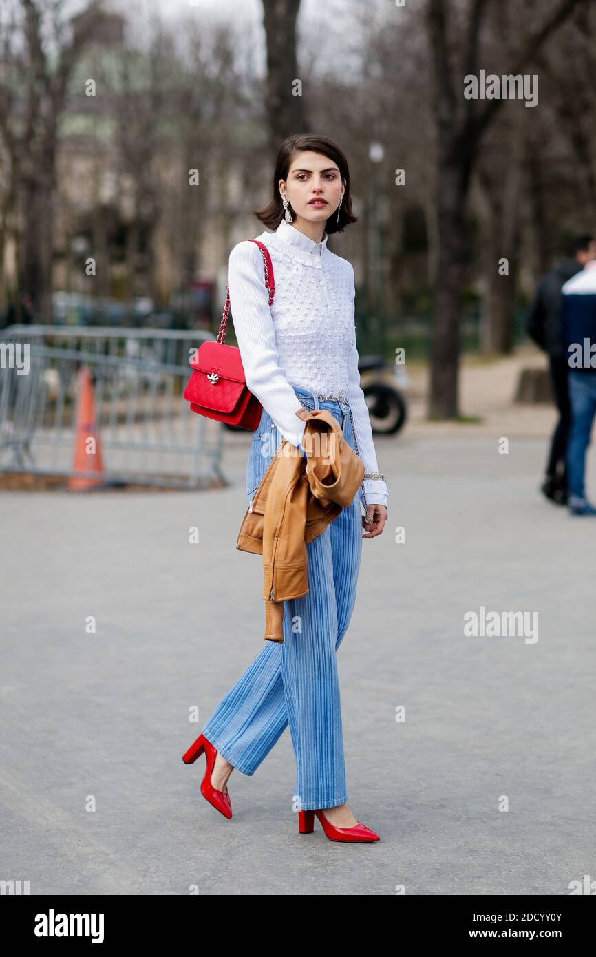 Street style, Lila Cardona arriving at Chanel Fall-Winter 2018-2019 ...