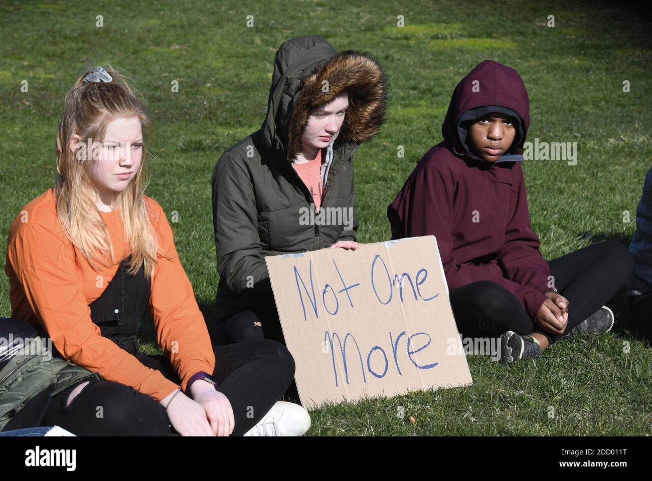 6th, 7th and 8th graders from Capitol Hill Day school walk out from ...