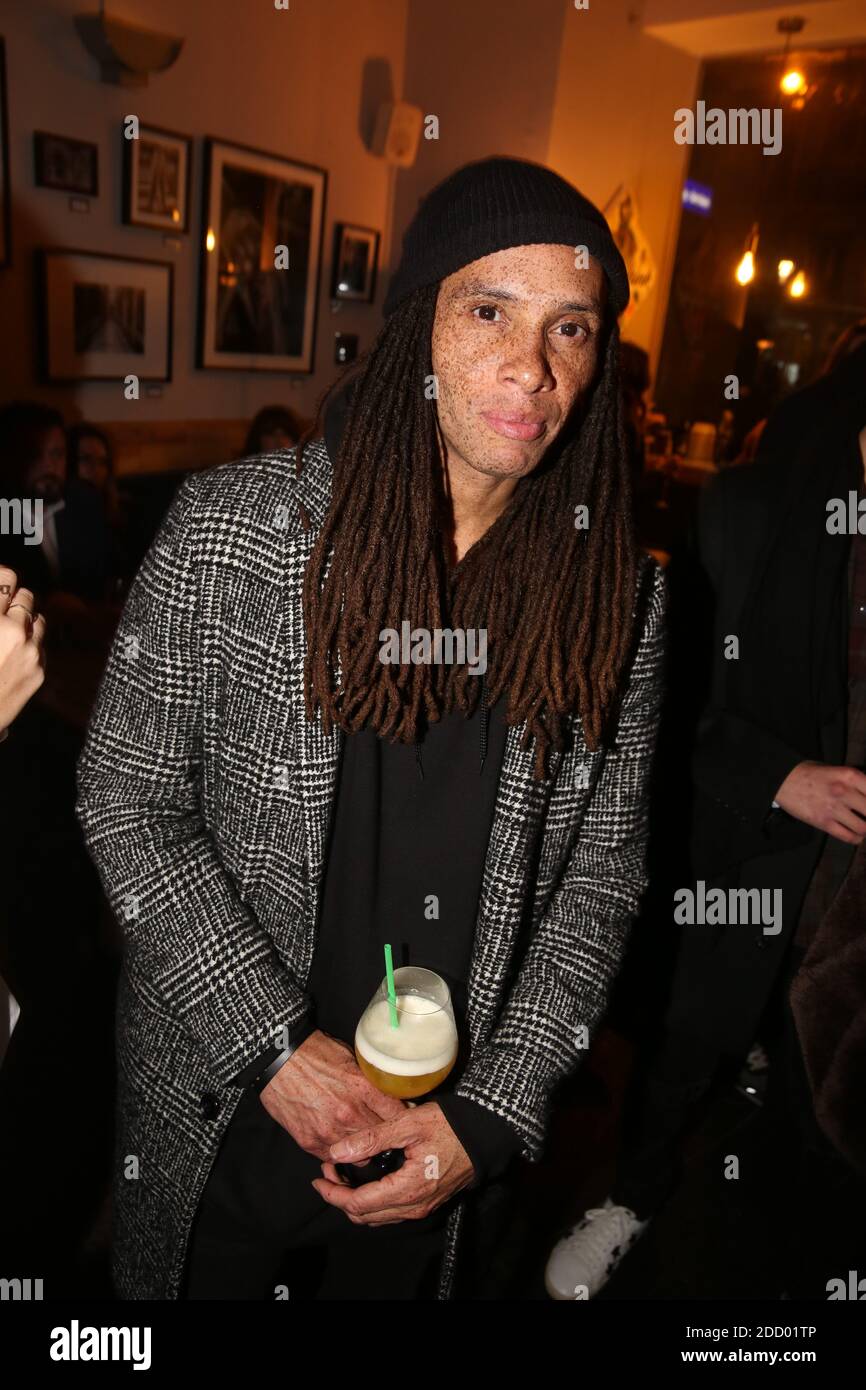 Sully Sefil assiste a la soiree d'inauguration du Shelby Bar (gere par ...