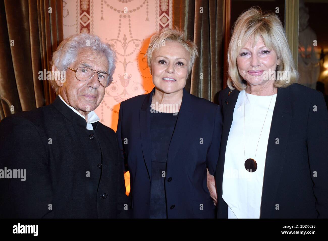 Exclusif - Philippe Gildas, Muriel Robin et Maryse Gildas assistent au ...