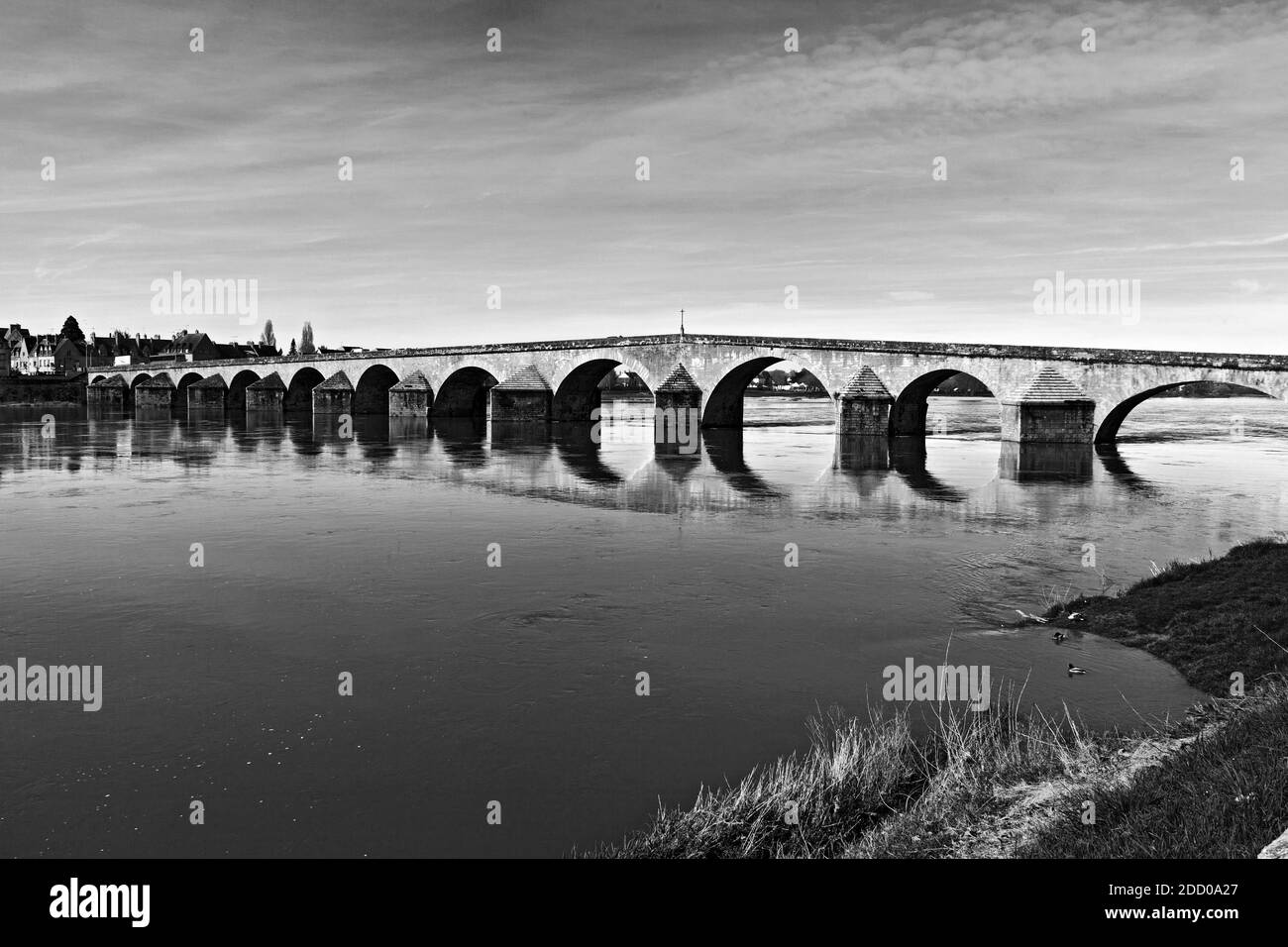 Multi arched bridge hi-res stock photography and images - Alamy