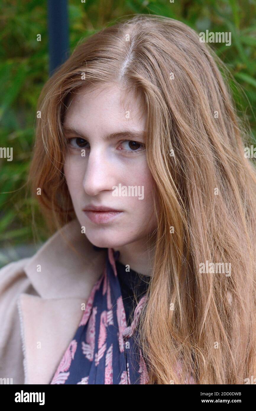 Agathe Bonitzer pose pour une seance photo lors du 8eme Festival 2 ...