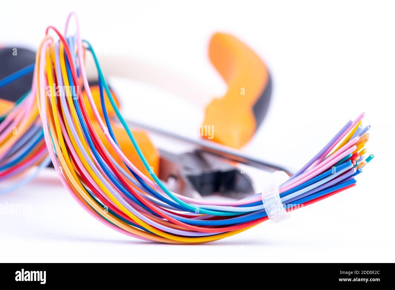 Electrical cable wiring and tool to used in electrical installations ...