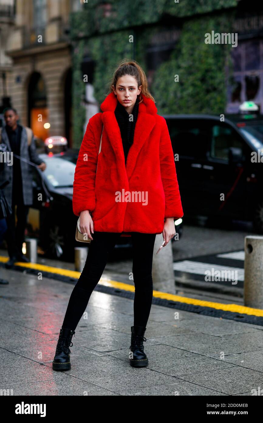 Street style, model Nora Vara after Schiaparelli Spring-Summer 2018 ...