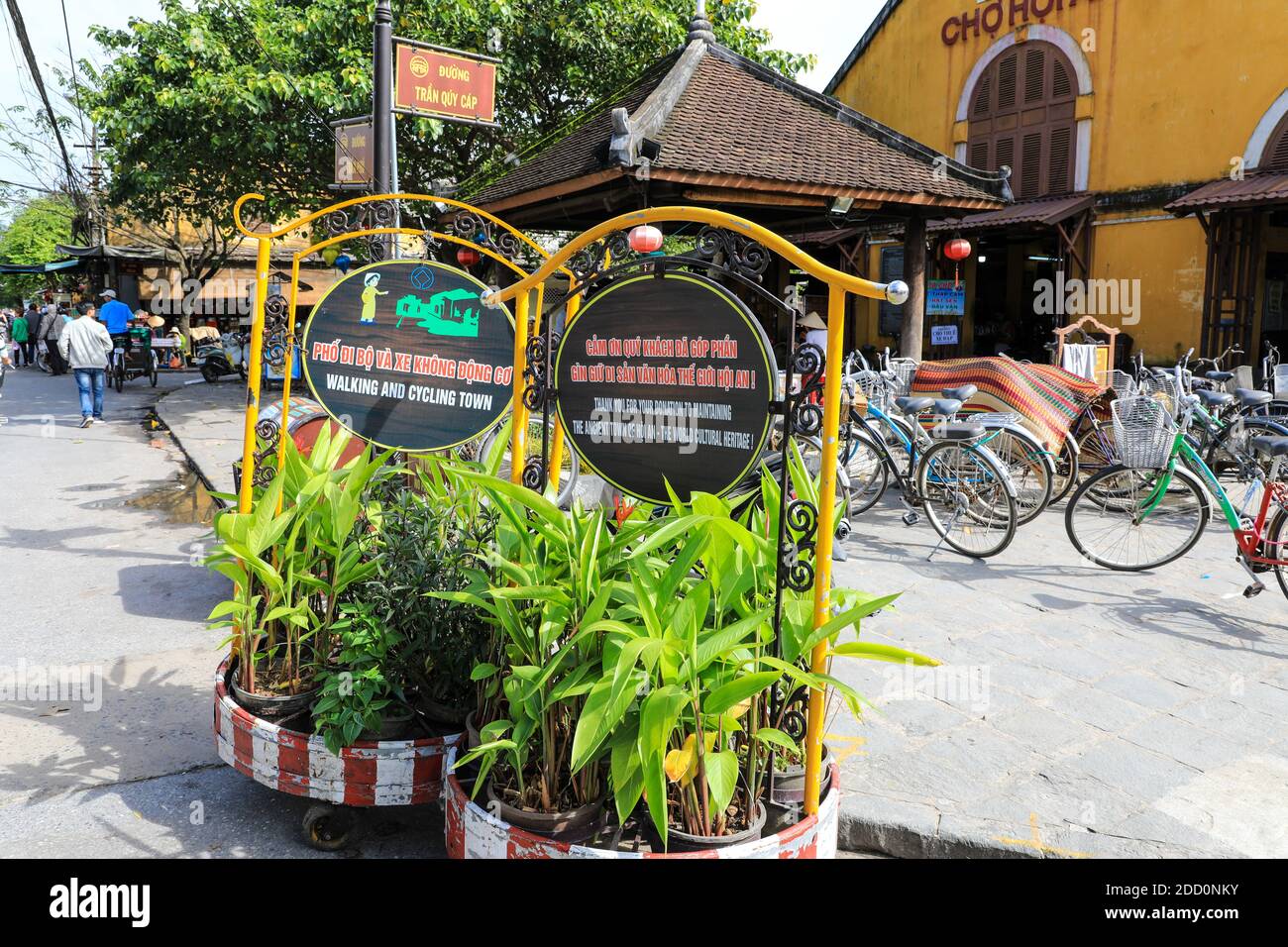 A sign saying Hoi An is a cycling and walking town, Vietnam, Hoi An ...