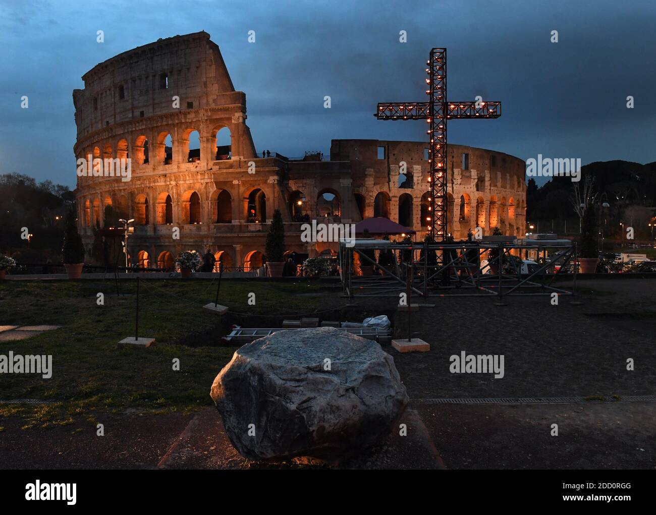 Pope Francis leads the Via Crucis (Way of the Cross) torchlight ...