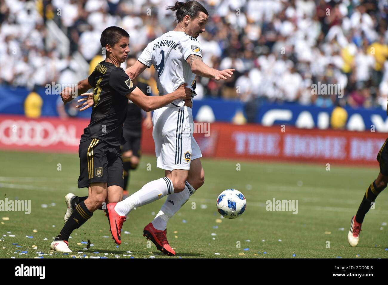 Zlatan Ibrahimović first MLS game. He scored 2 goals in 20 minutes. Los ...