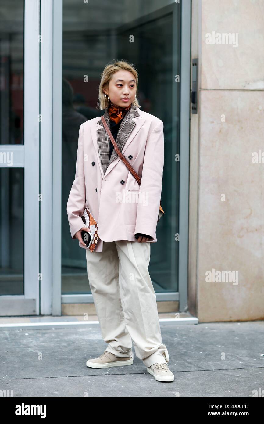 Street style, Margaret Zhang arriving at Altuzarra Fall-Winter 2018 ...