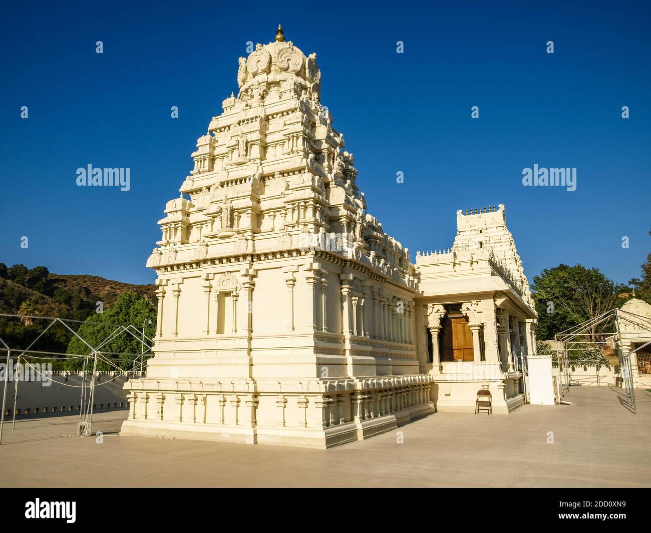 Hindu temples in North America have their own charm. Built by wealthy ...