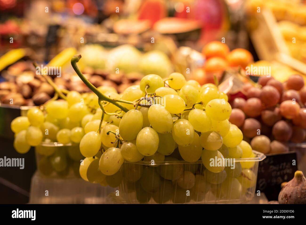 Bunch Of Grapes On Food Market Stall Barcelona Spain Stock Photo - Alamy