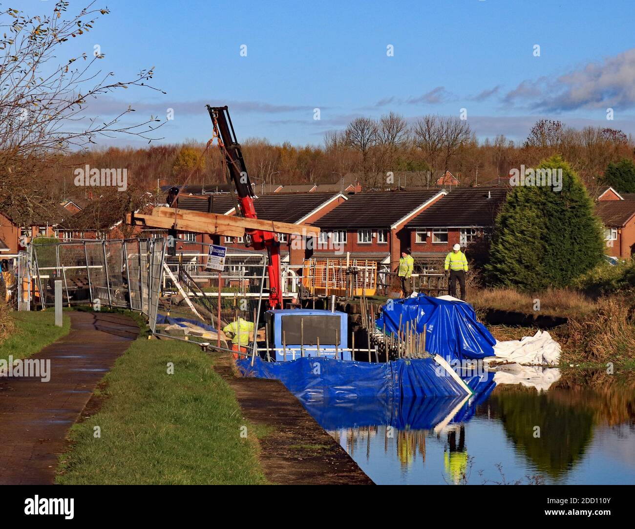 Heavy lock beams hi-res stock photography and images - Alamy
