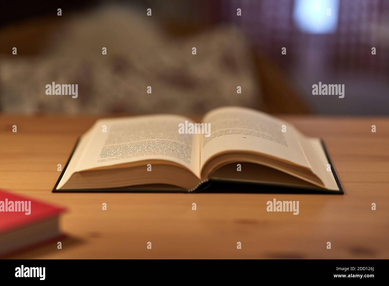Large open book hi-res stock photography and images - Alamy