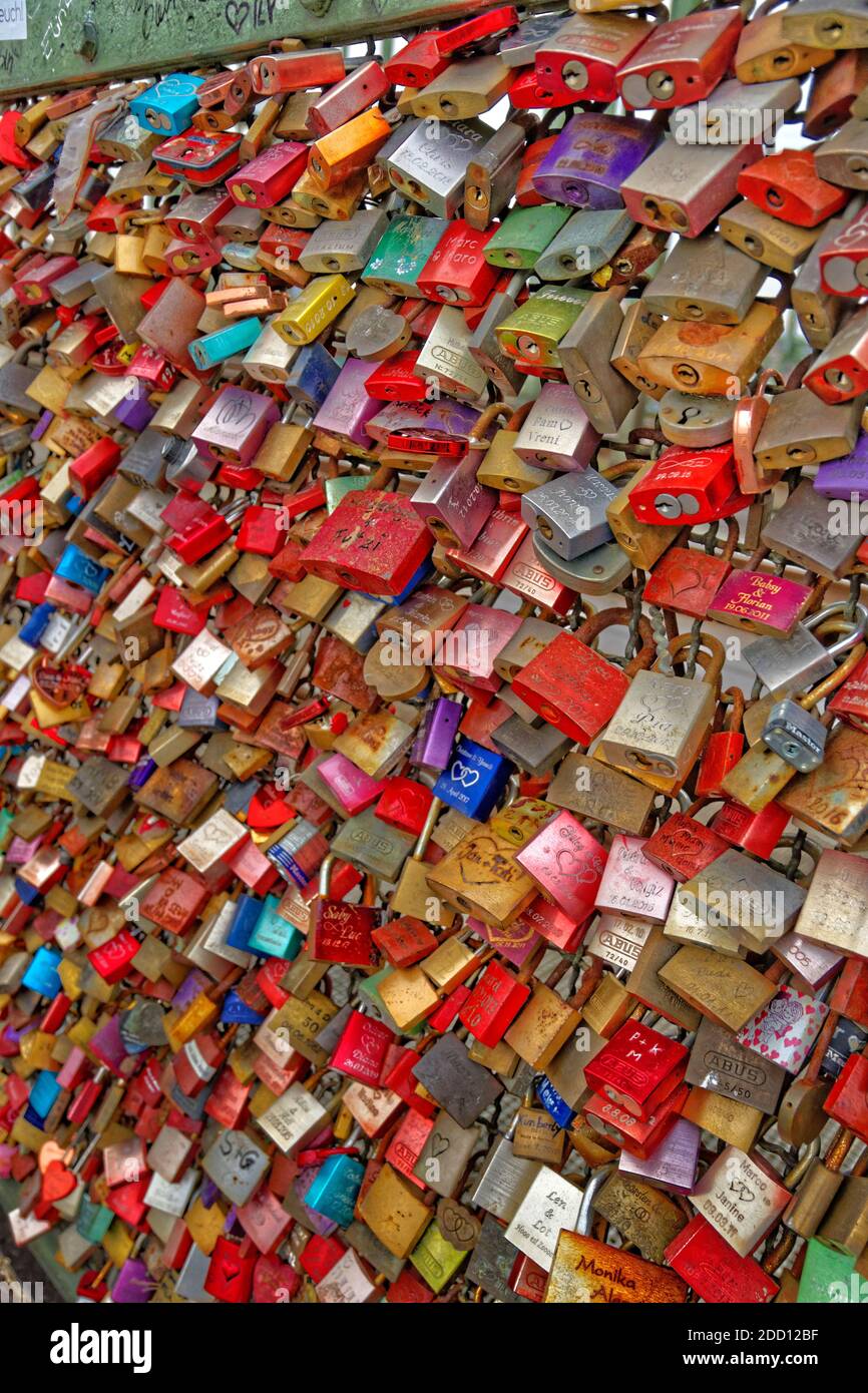 Loveheart padlocks hi-res stock photography and images - Alamy