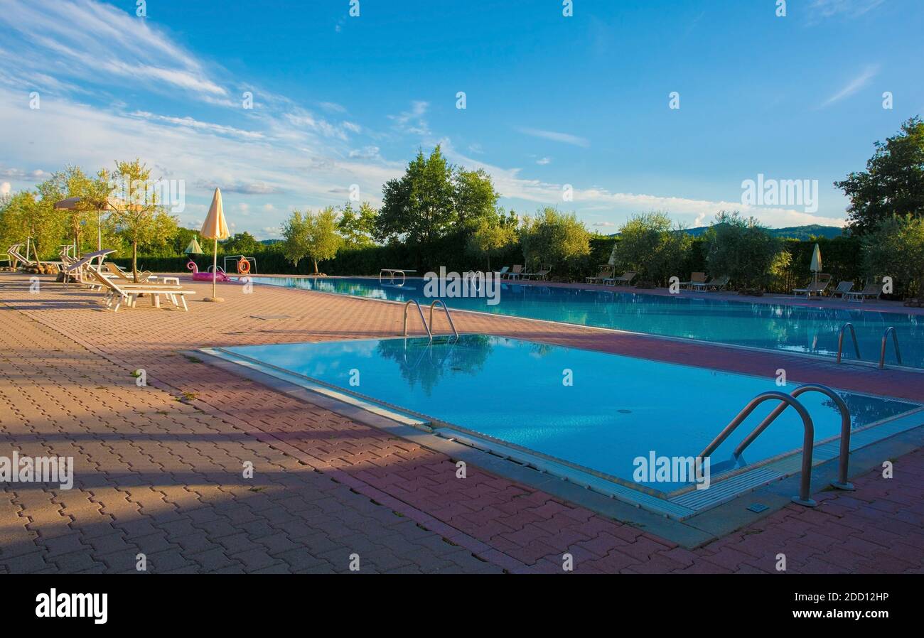 Empty hotel swimming pool hi-res stock photography and images - Alamy