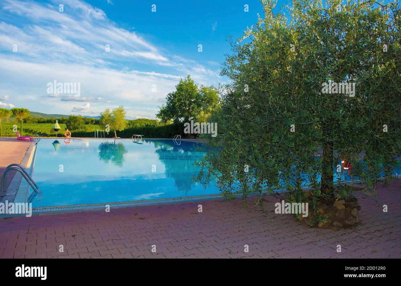 Empty hotel swimming pool hi-res stock photography and images - Alamy
