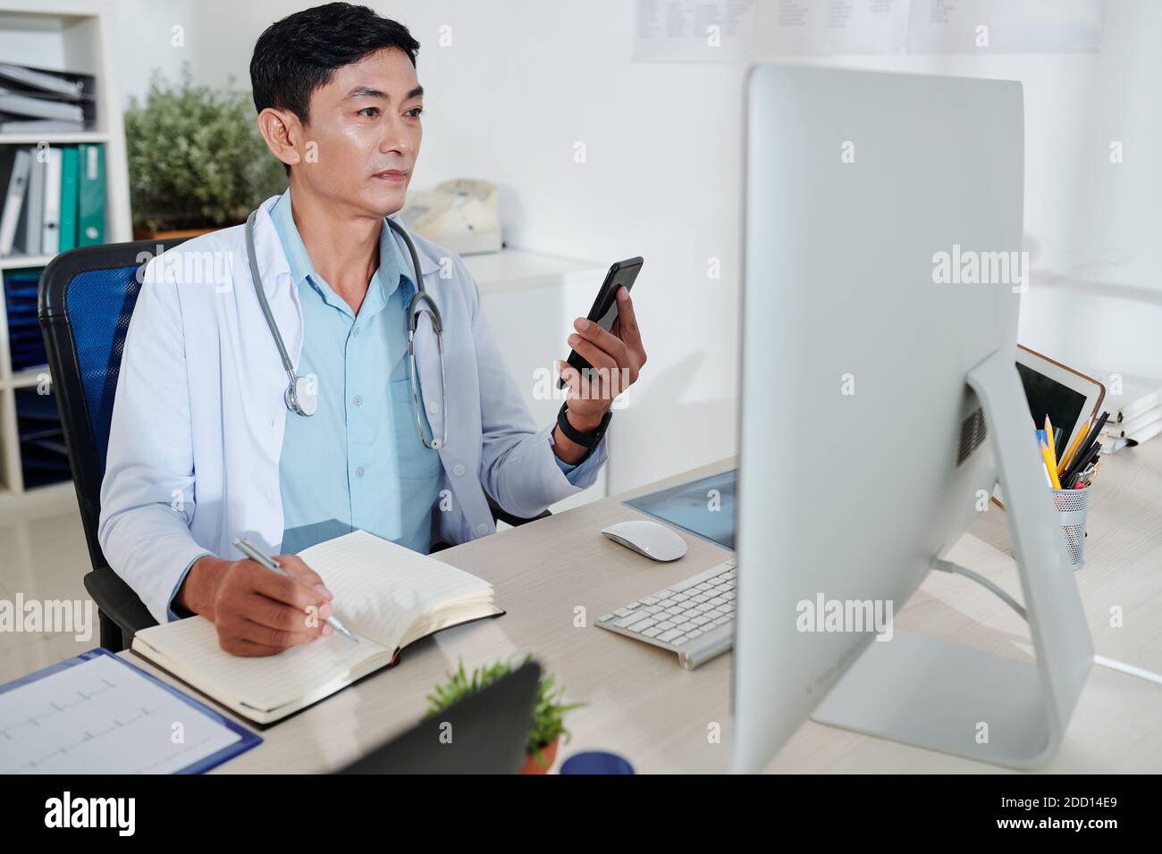 Job practitioner hi-res stock photography and images - Alamy