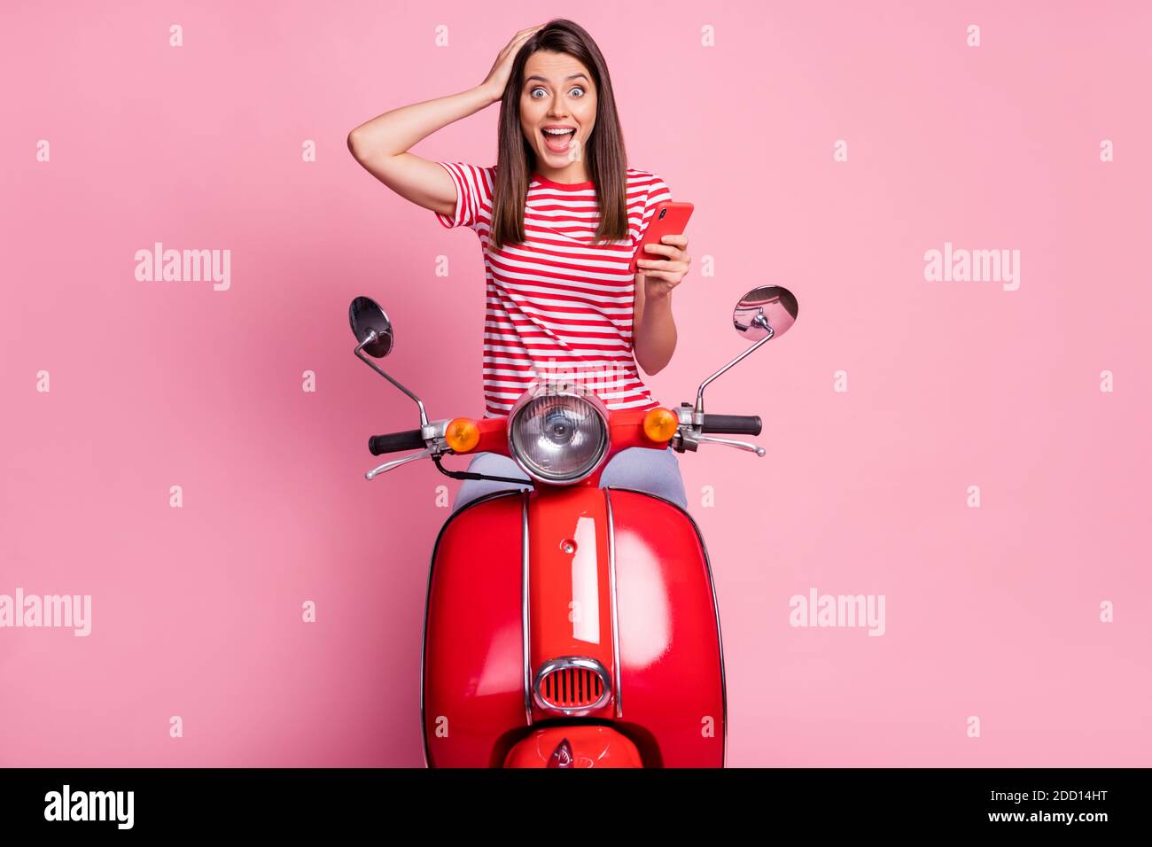 Portrait of her she nice attractive pretty amazed stunned cheerful girl ...