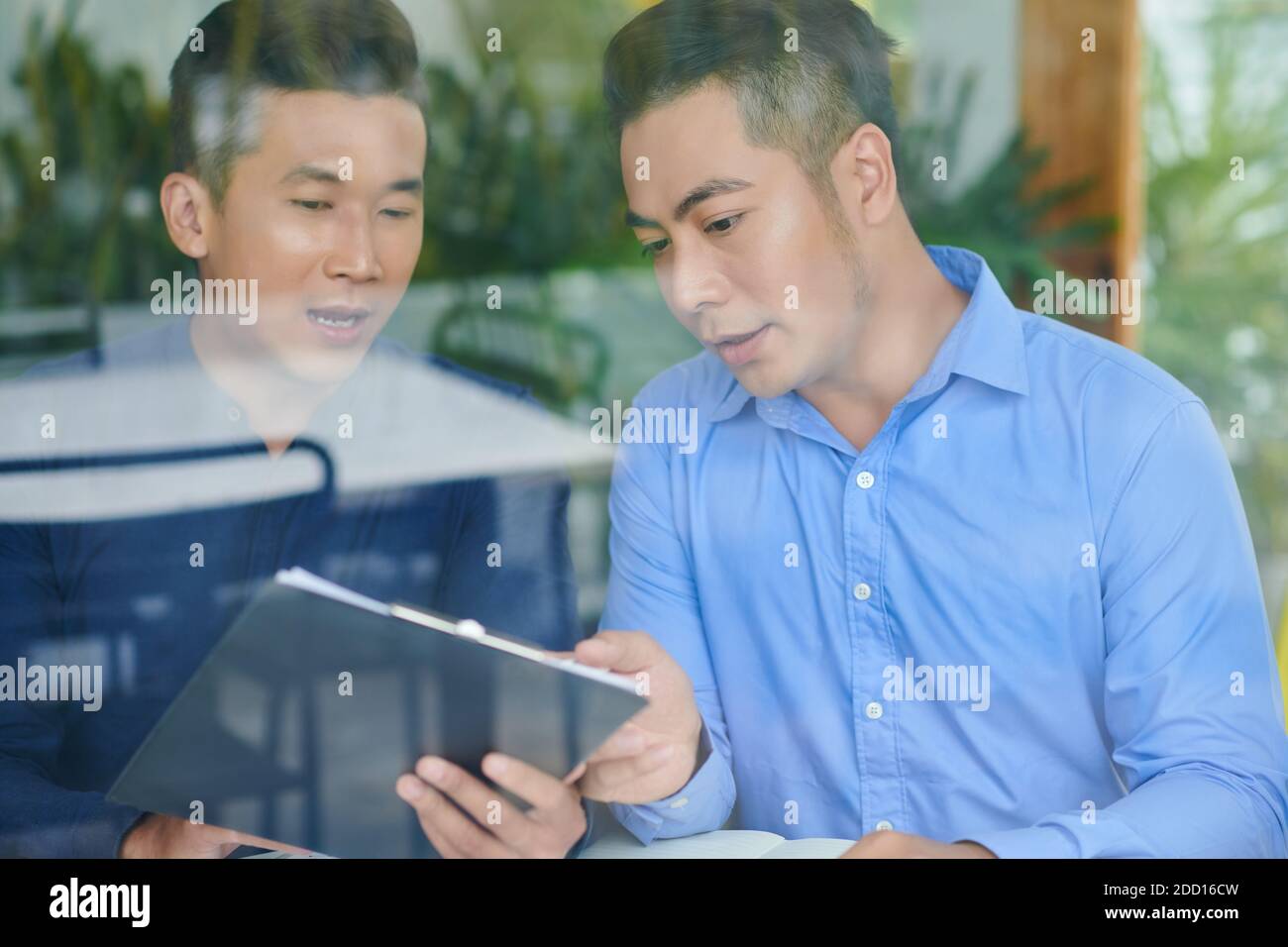 Cheerful male female entrepreneurs hi-res stock photography and images ...
