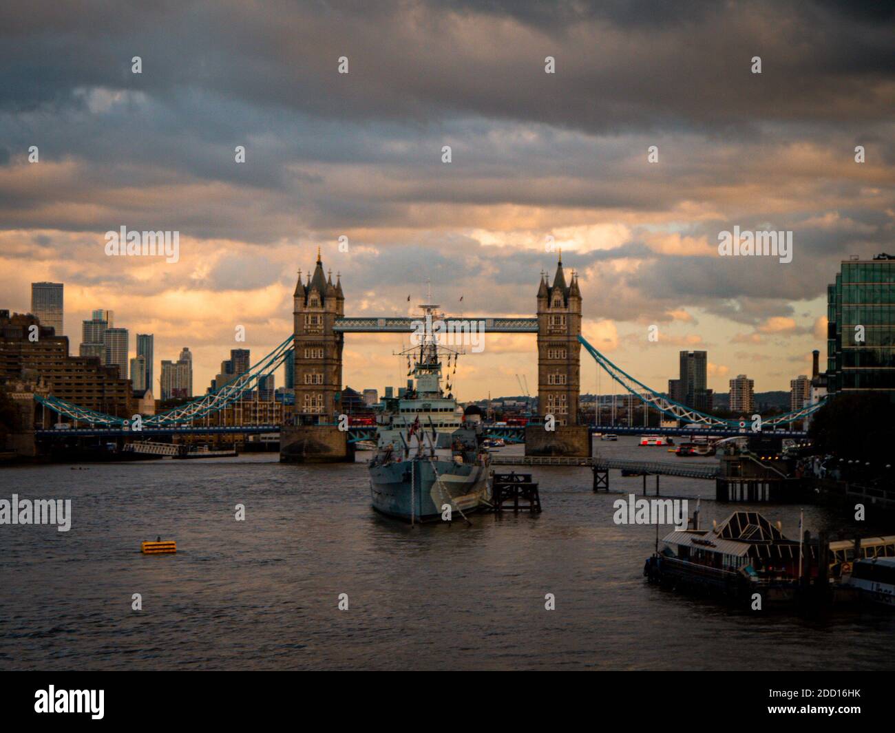 HMS Belfast in front of Tower Bridge Stock Photo - Alamy