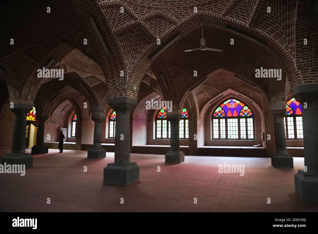 Famous ‘Jame Mosque’ inside (The Great Mosque or Jameh Mosque) in ...