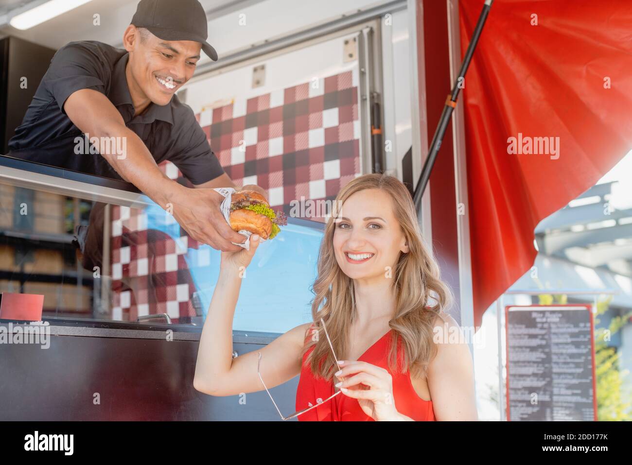 Handing burger hi-res stock photography and images - Alamy
